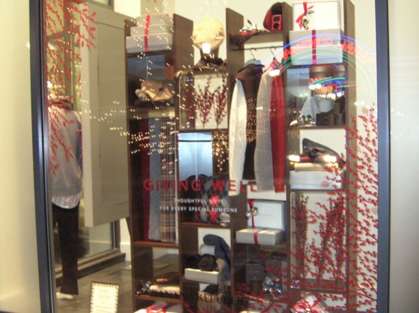 Learning from the professionals: Holiday Window Ideas for Consignment ...